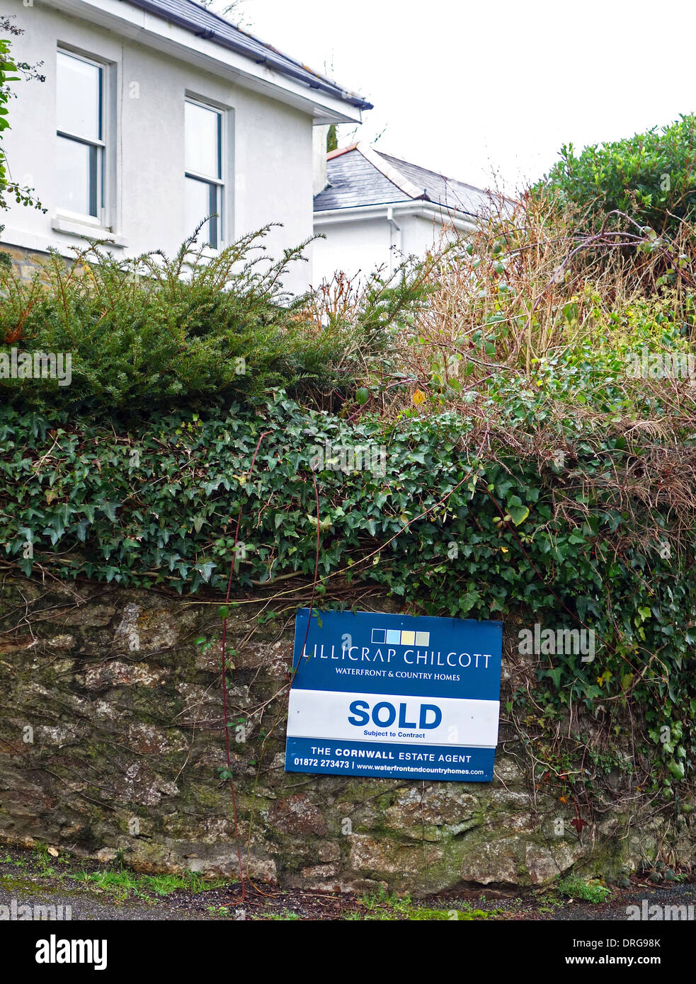 Sold sign house hi-res stock photography and images - Alamy