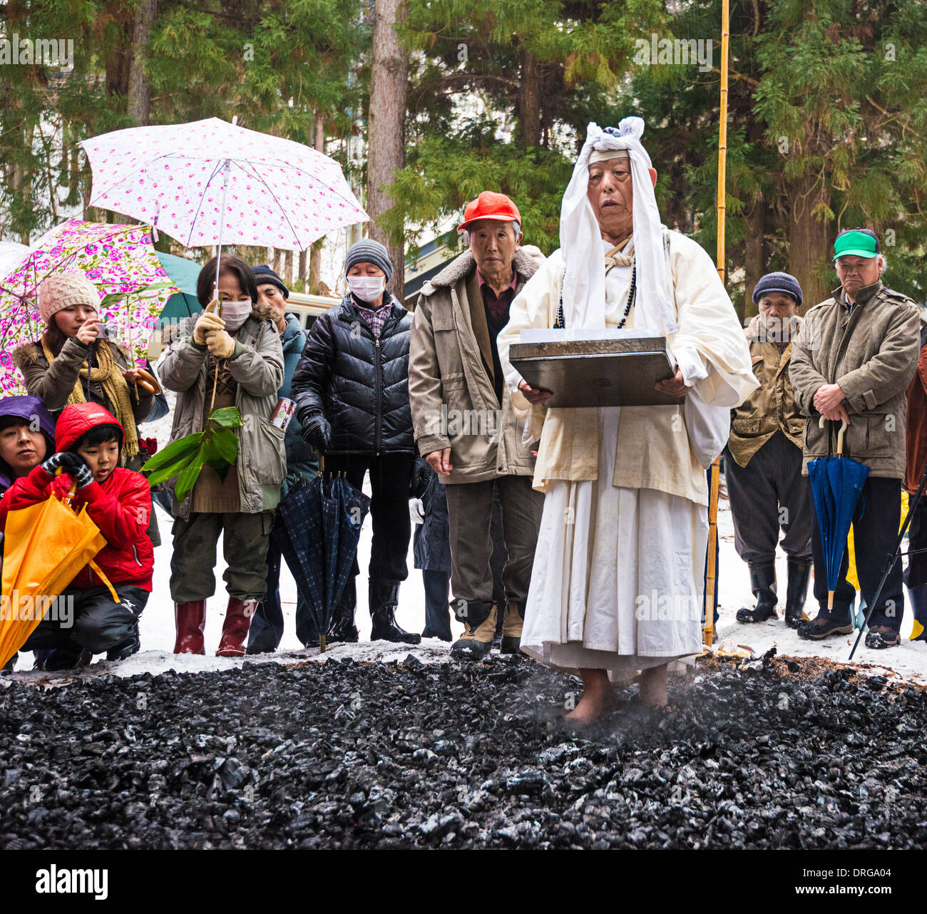 Buddhist shinto priests monks hi-res stock photography and images - Alamy
