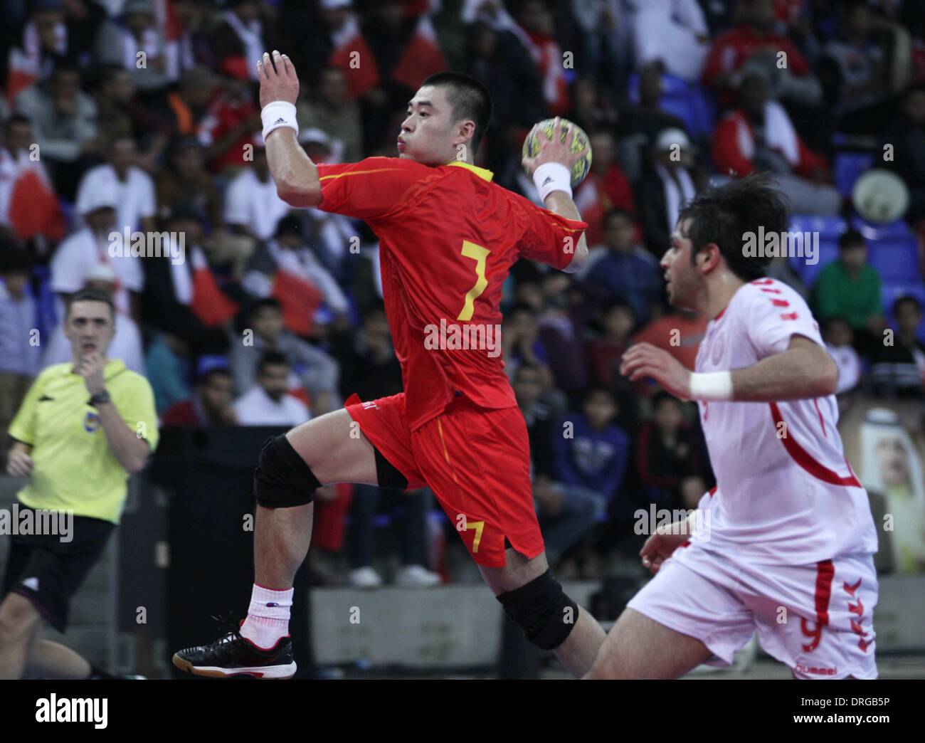 Isa Town. 25th Jan, 2014. China's Zhao Xin (C) shoots against Bahrain's ...