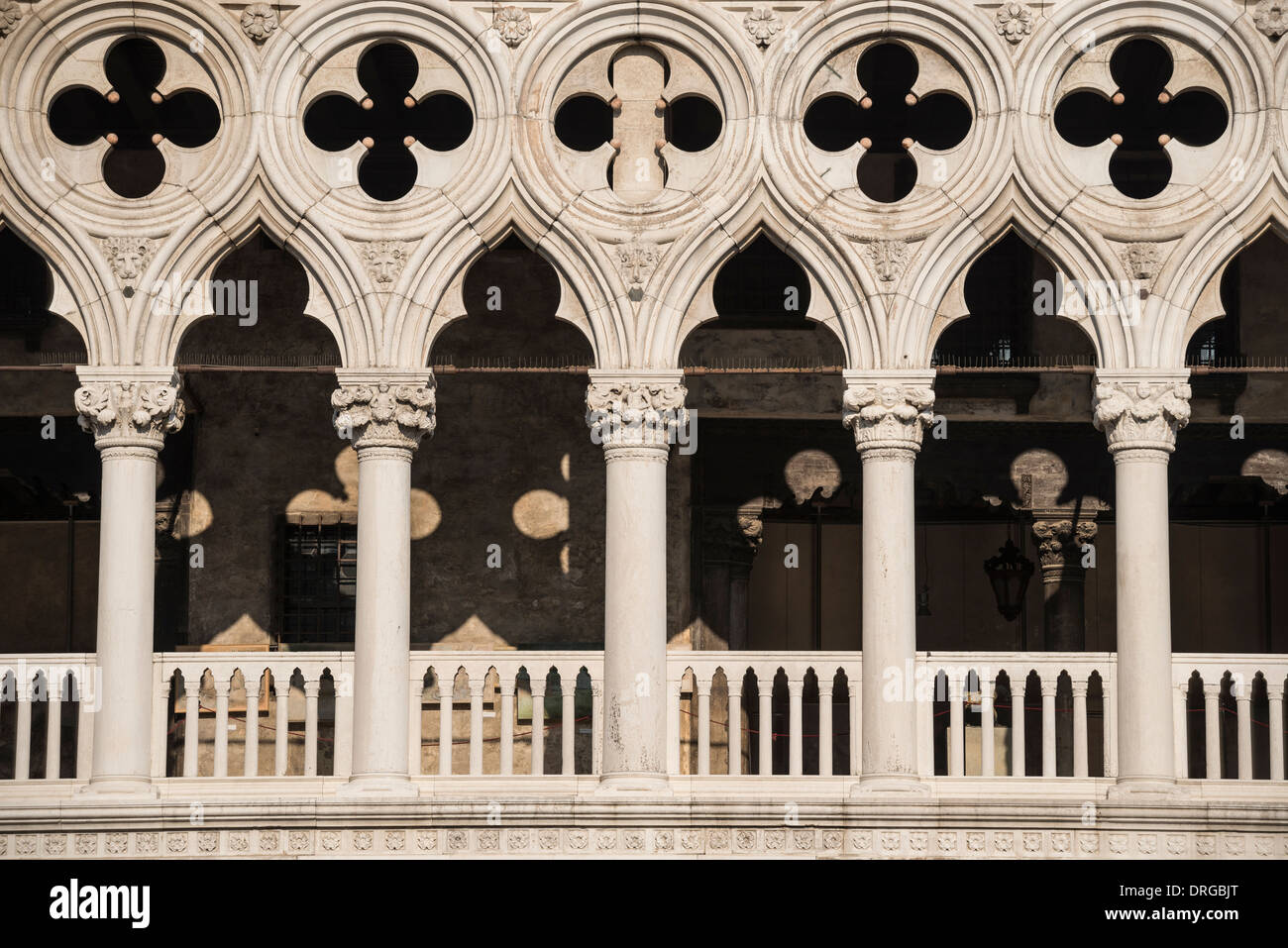 Gothic colonnades hi-res stock photography and images - Alamy