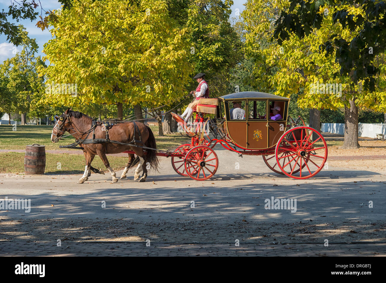 Colonial Williamsburg horse drawn carriage rides recreate colonial ...