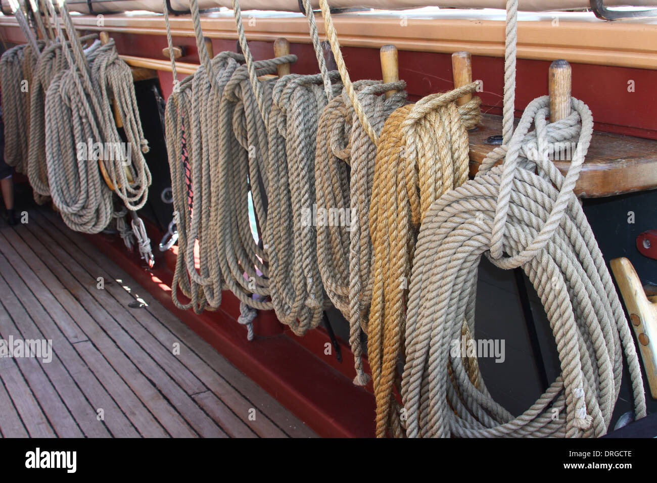 Ropes on board sailing ship hi-res stock photography and images - Alamy