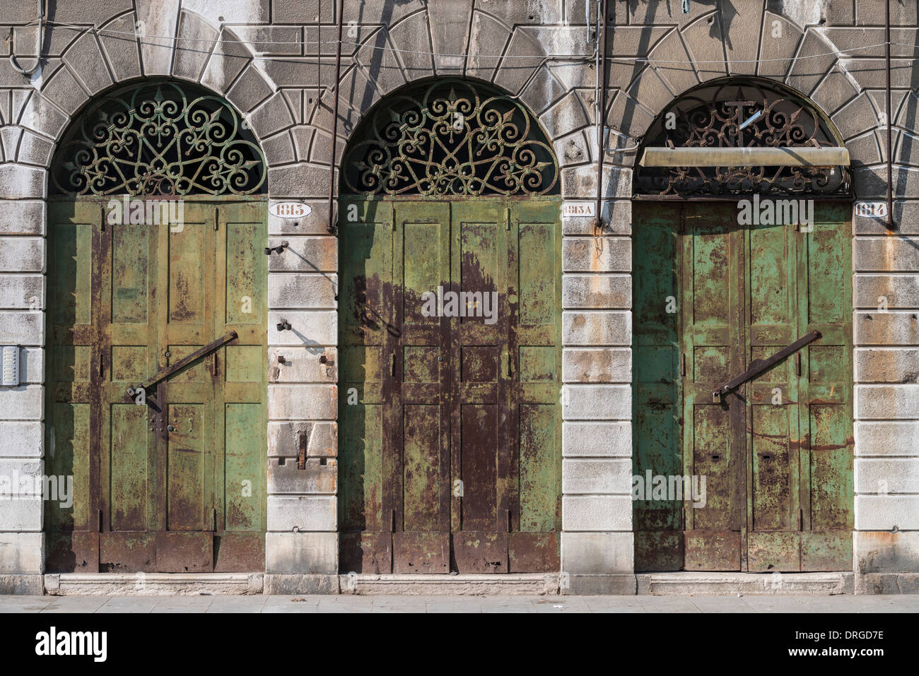 Venice doorways hi-res stock photography and images - Alamy