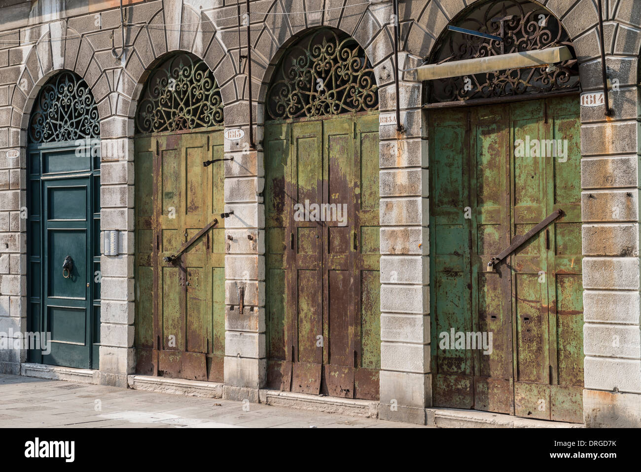 Venice doorways hi-res stock photography and images - Alamy