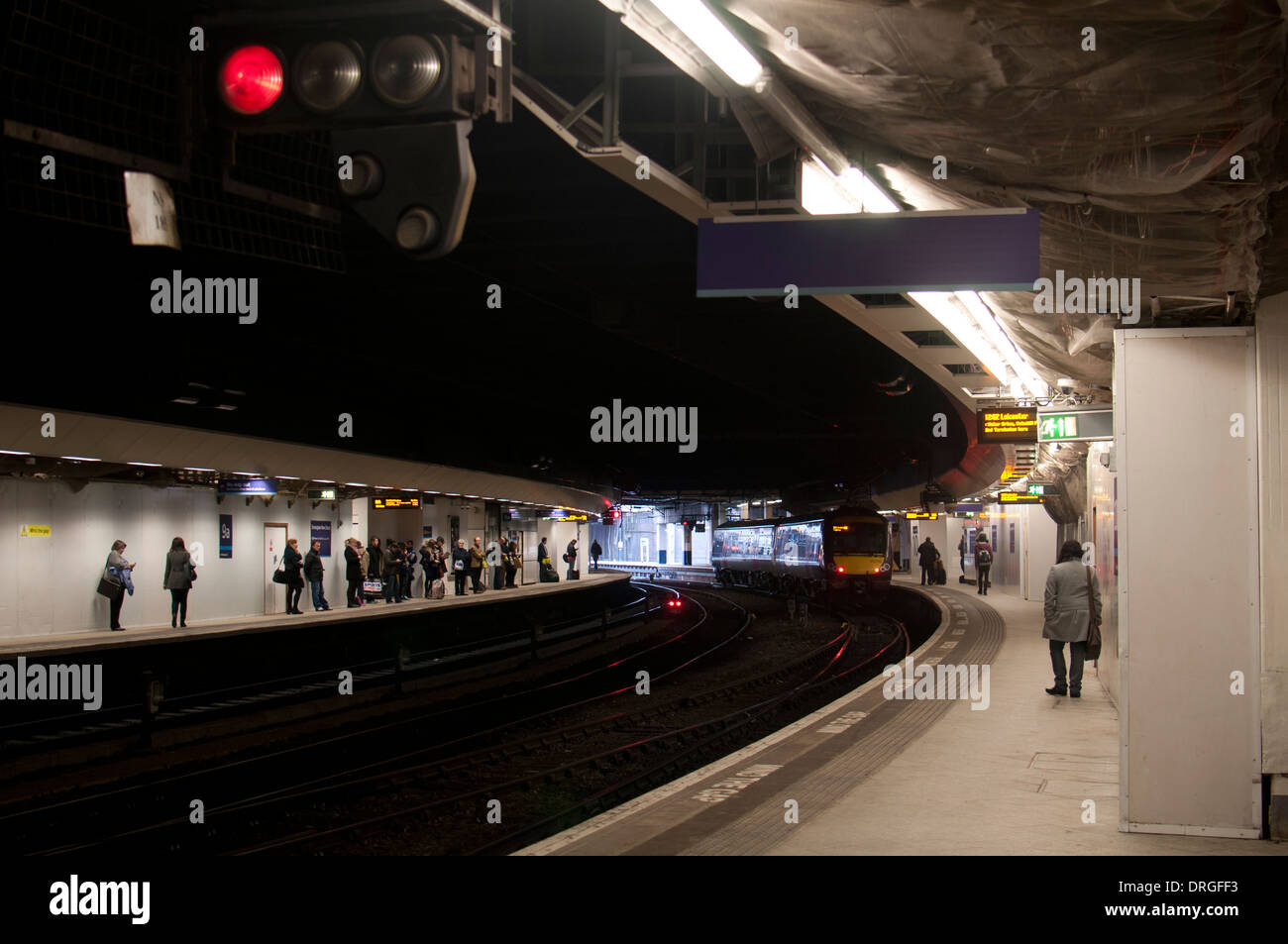 Birmingham new street station platform hi-res stock photography and ...