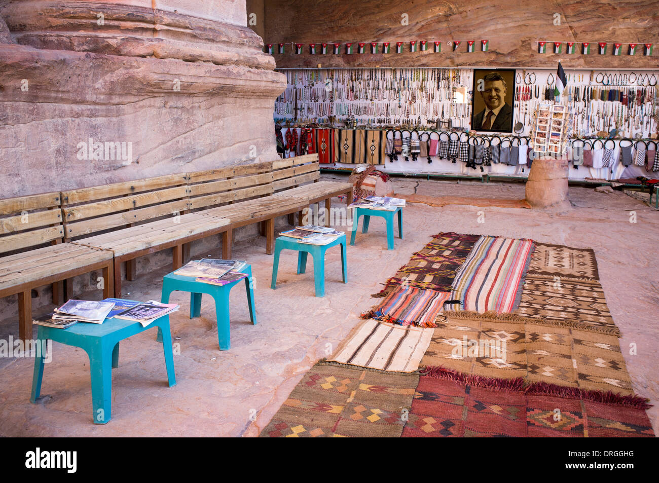 Souvenir shop in Petra Jordan Stock Photo - Alamy