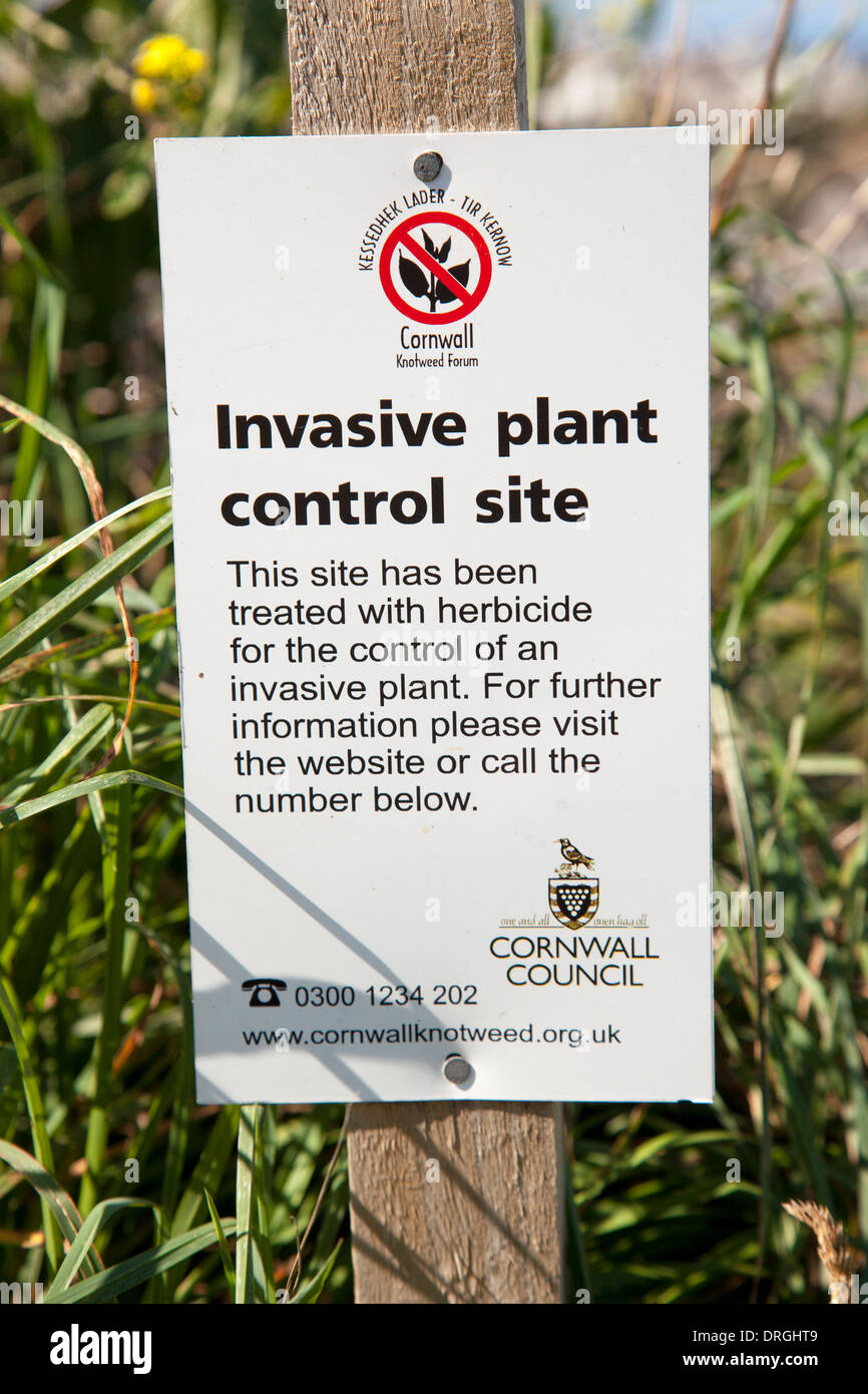 Invasive species sign hi-res stock photography and images - Alamy