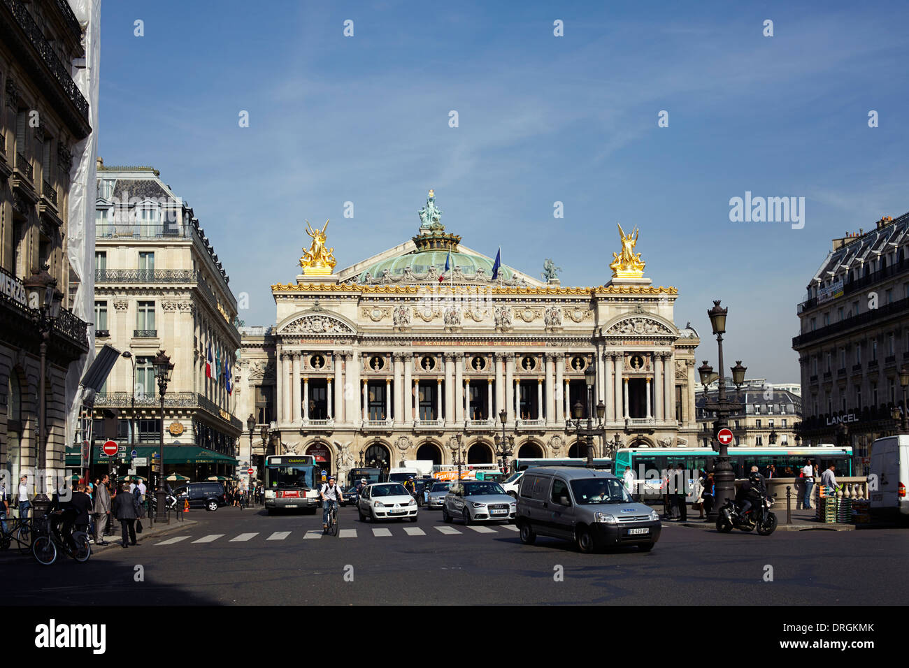 French city house icon hi-res stock photography and images - Alamy