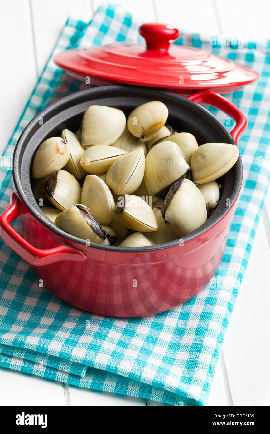 Clam pot hi-res stock photography and images - Alamy