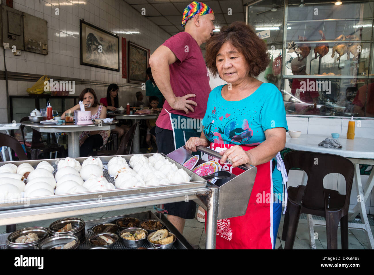 Old lady serving traditional dim sum in Chinatown, George Town, Penang ...
