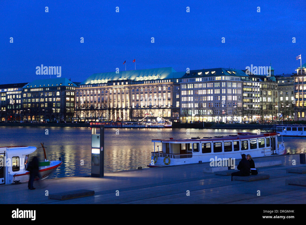 Lake Binnenalster (Inner Alster), View from Jungfernstieg promenade to ...