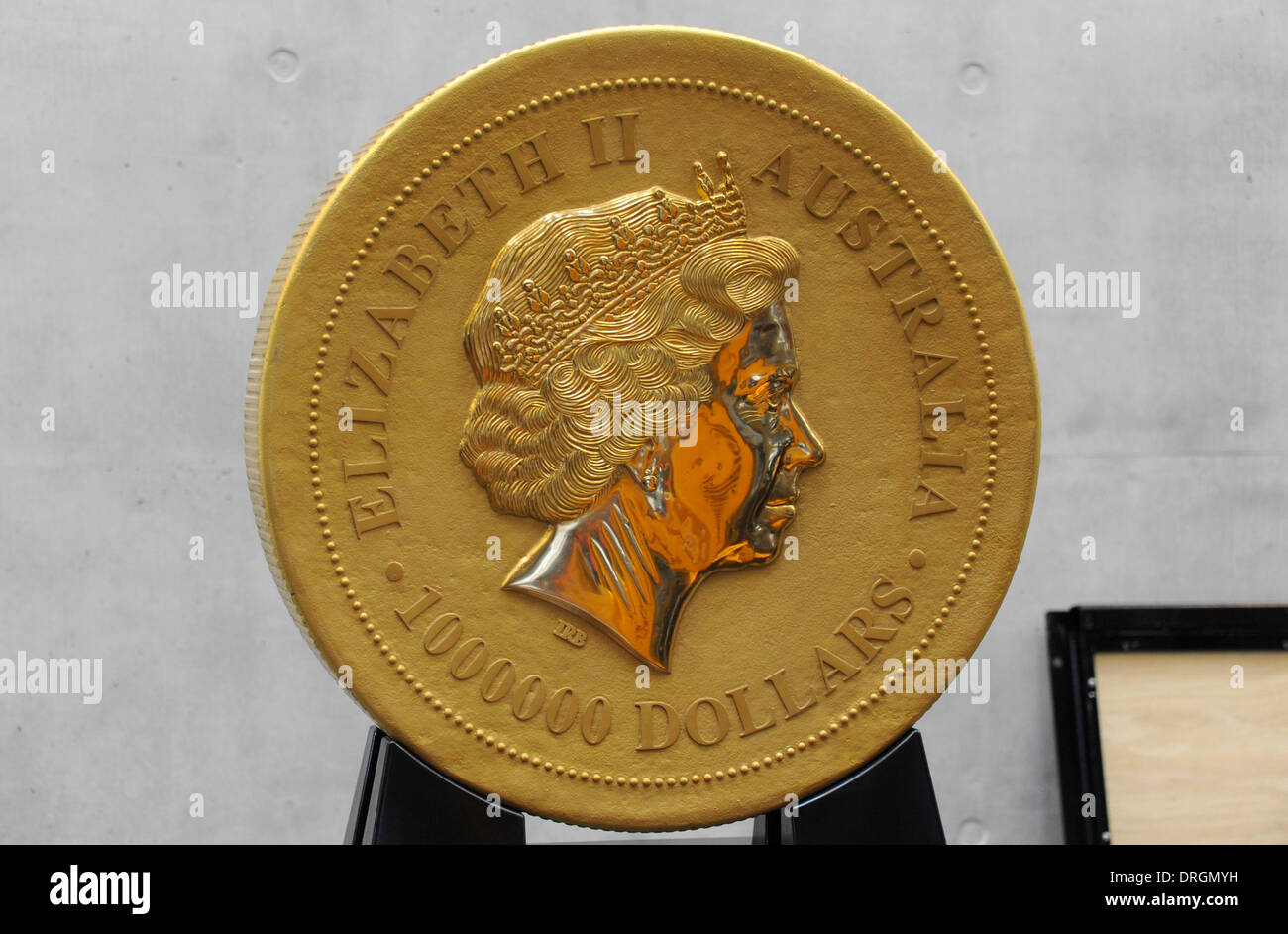 Munich, Germany. 26th Jan, 2014. The biggest gold coin of the the world ...