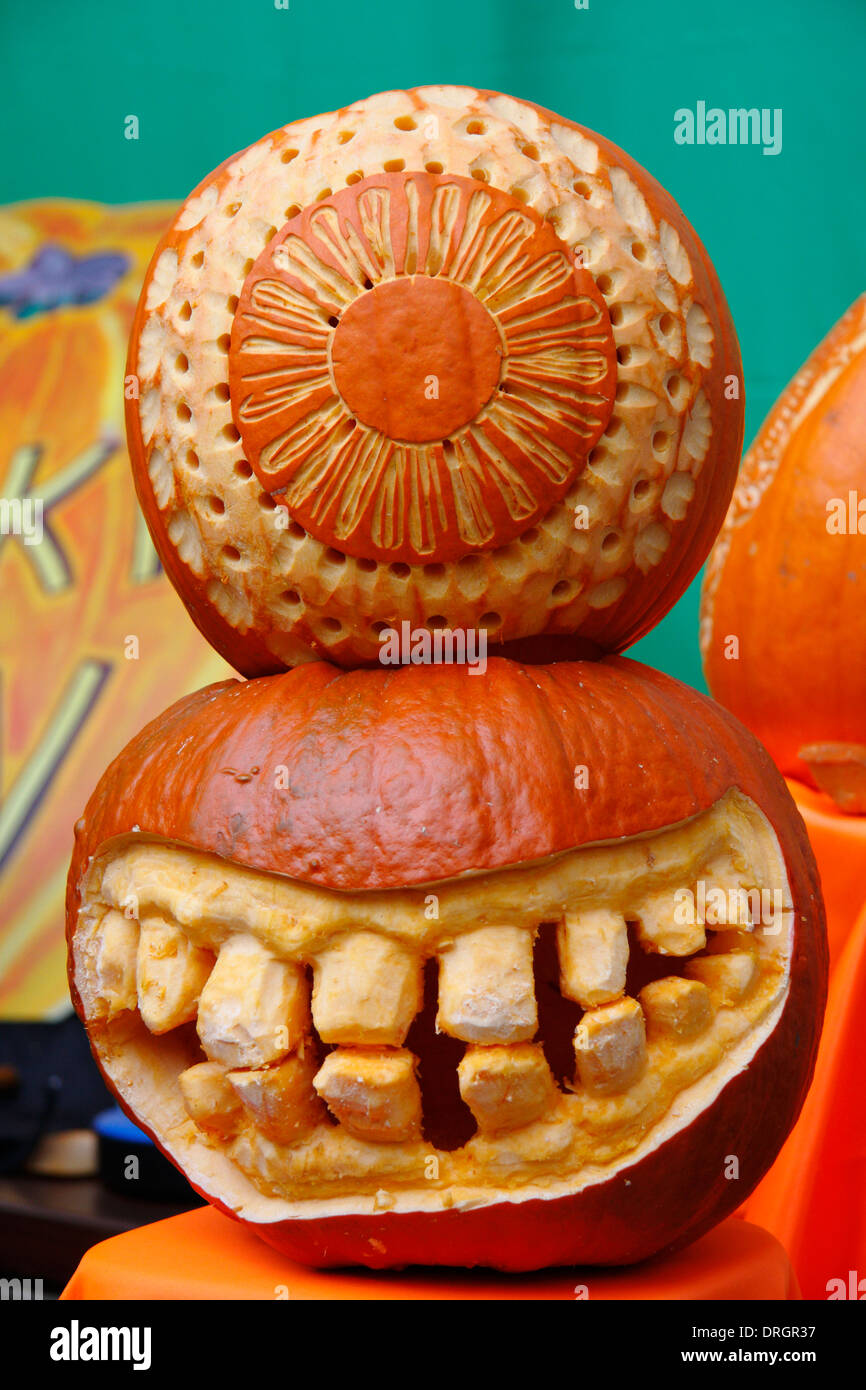 Festival Of The Tooth Stock Photos & Festival Of The Tooth Stock Images ...