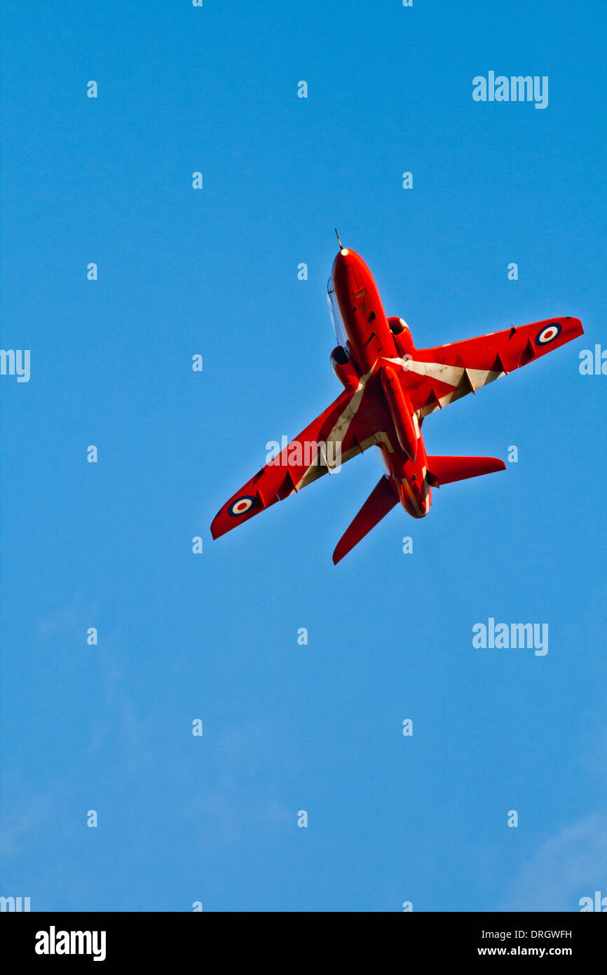 Single Red Arrow Stock Photo - Alamy