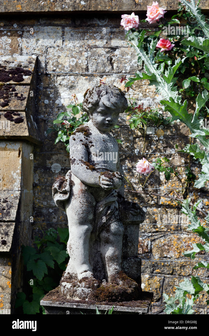 Cherub statue hi-res stock photography and images - Alamy