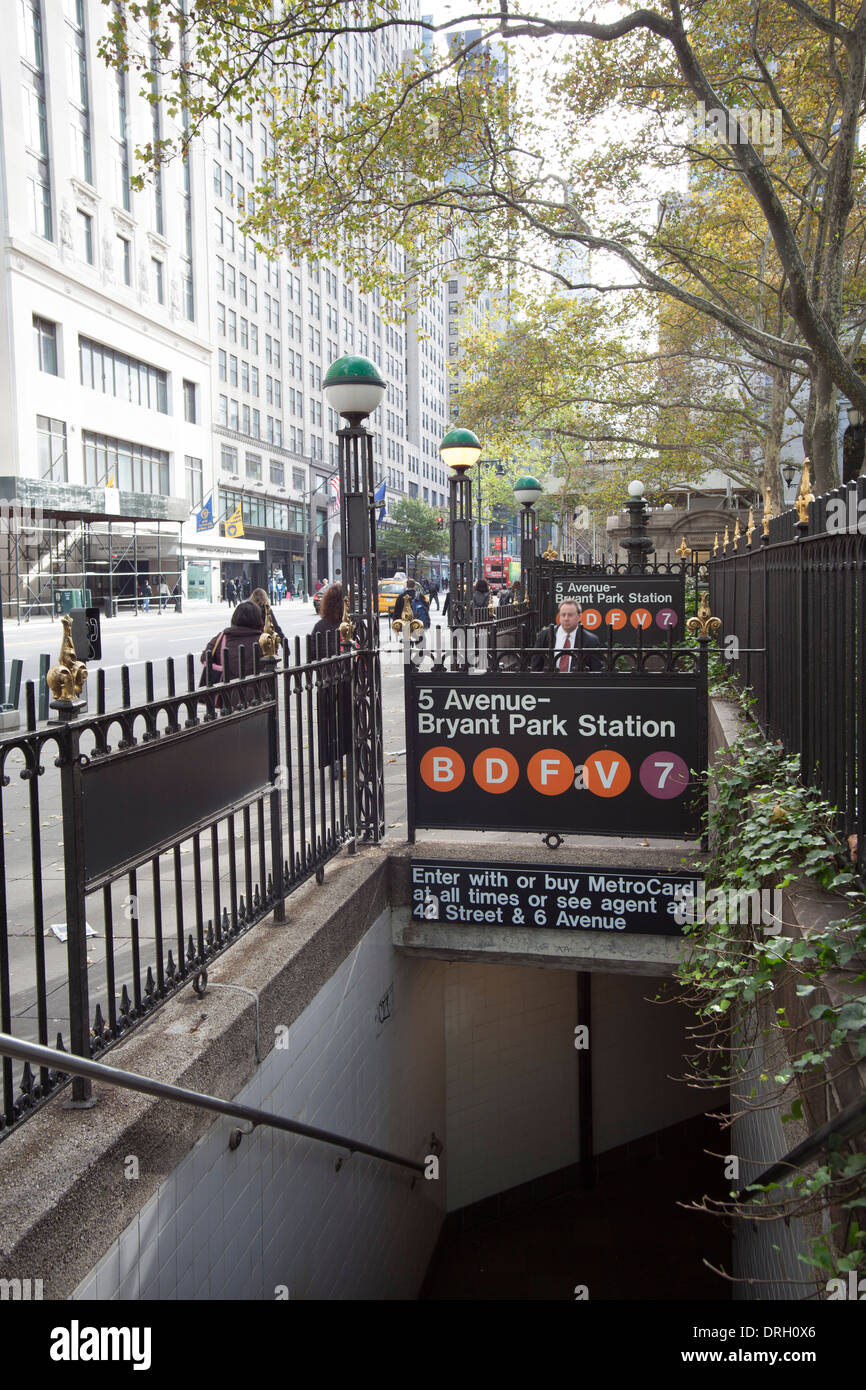 Nyc subway entrance hi-res stock photography and images - Alamy