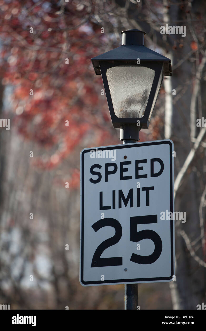 25 speed limit sign hi-res stock photography and images - Alamy