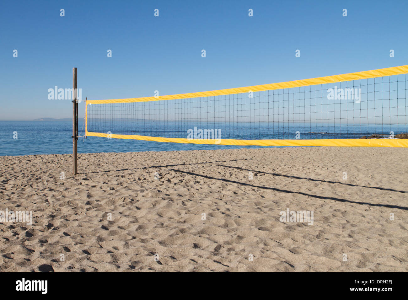 Yellow beach volleyball net hi-res stock photography and images - Alamy