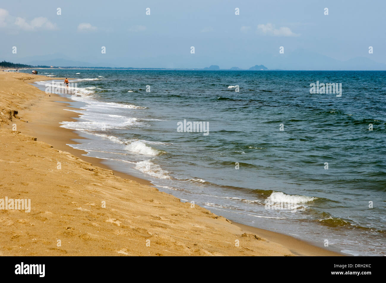 Sandy narrow beach at hoi an hi-res stock photography and images - Alamy