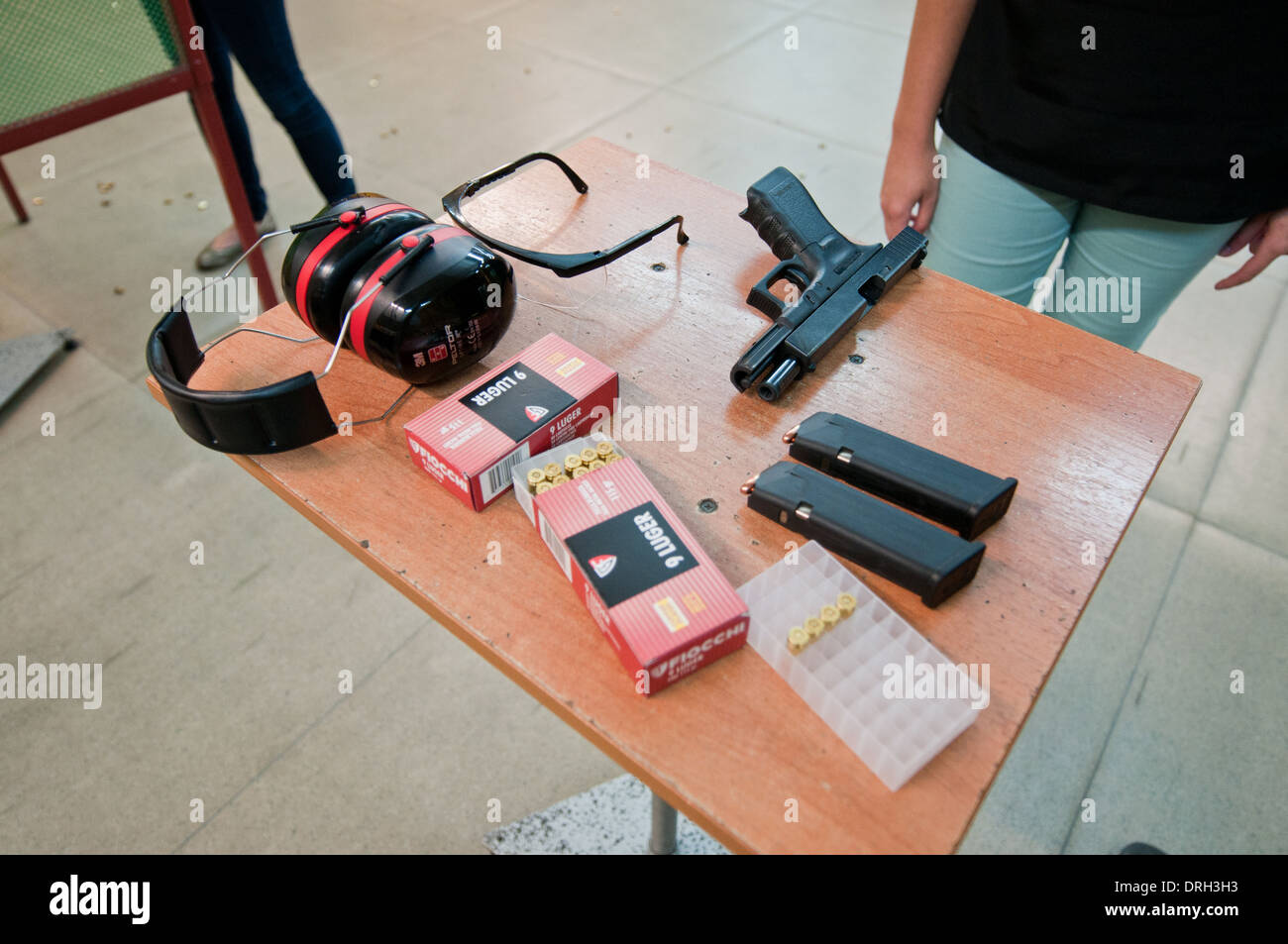 Hand gun firing range hi-res stock photography and images - Alamy