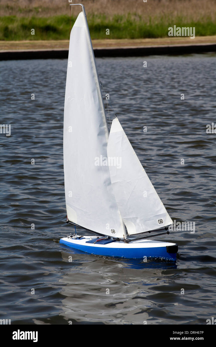 Rc sailing yacht hi-res stock photography and images - Alamy