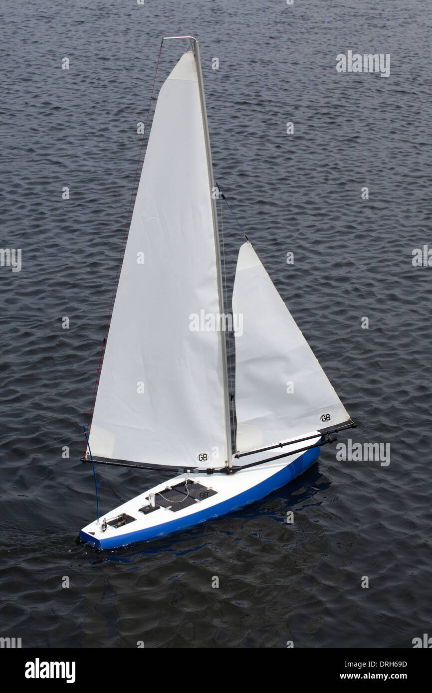 Radio sailing boat hi-res stock photography and images - Alamy