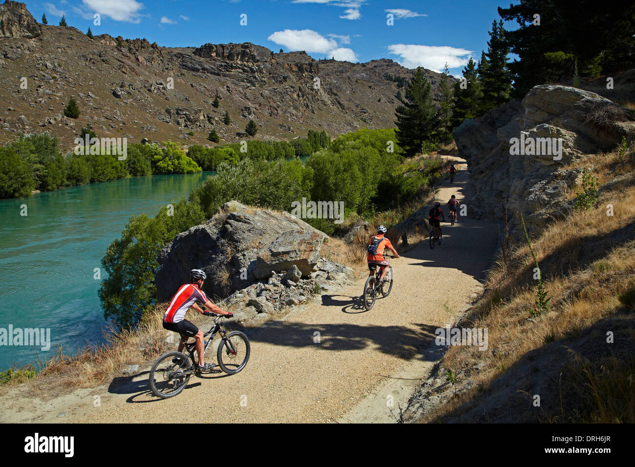 Mountain bikers and Lake Roxburgh on Roxburgh Gorge Cycle and Walking ...