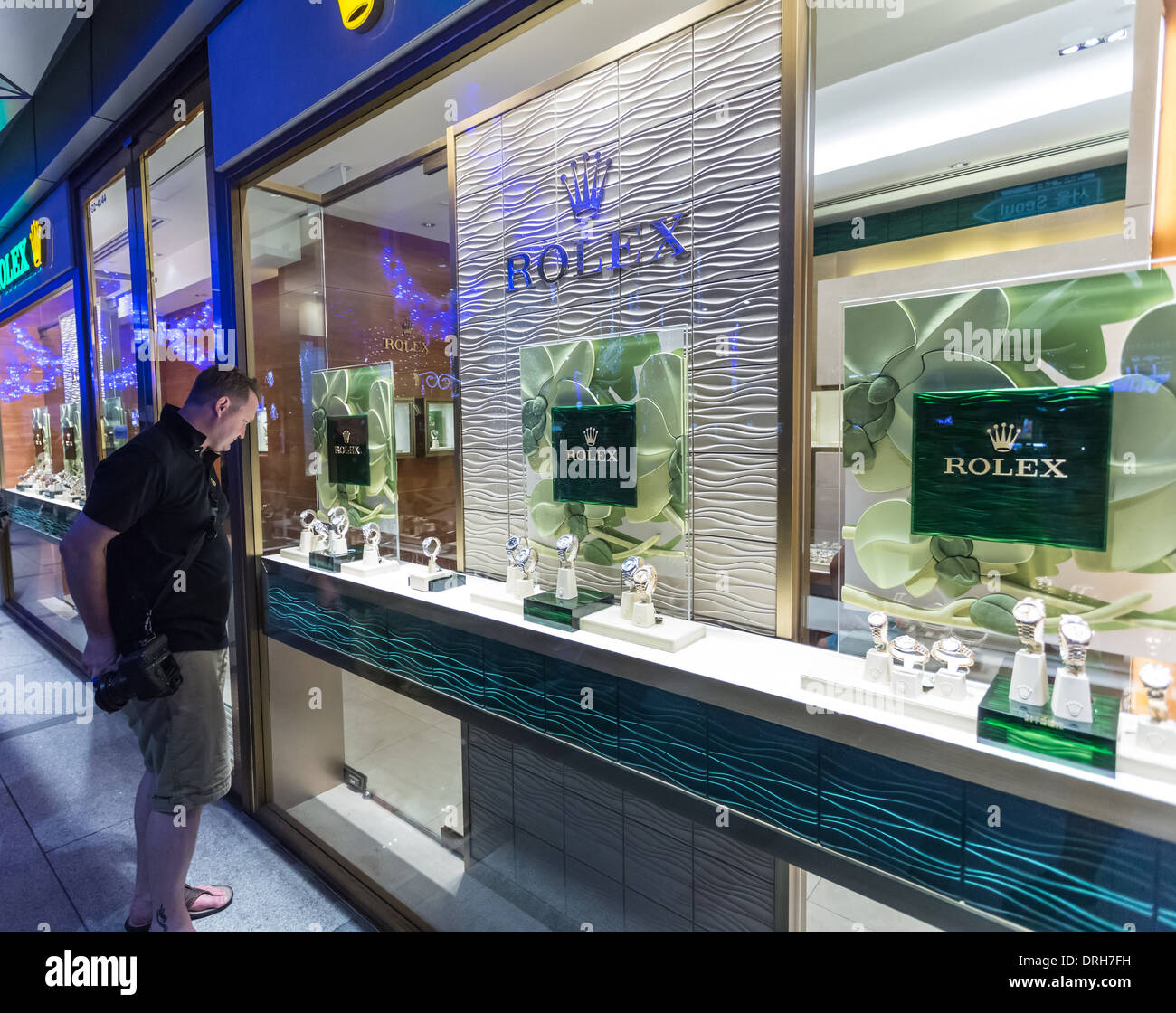 Rolex window display hi-res stock photography and images - Alamy