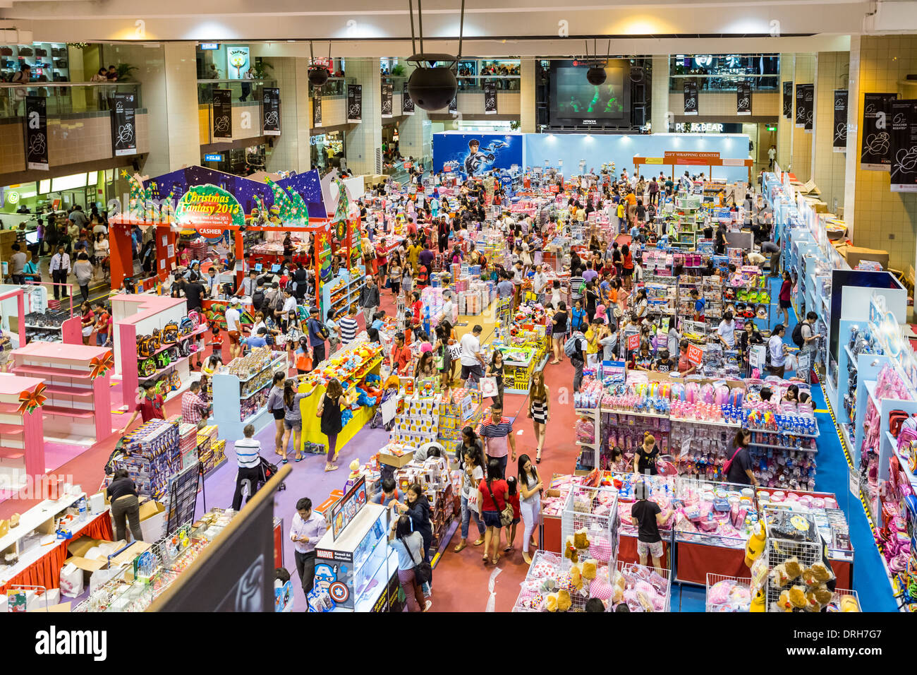 Last minute christmas shopping rush, Singapore Stock Photo - Alamy
