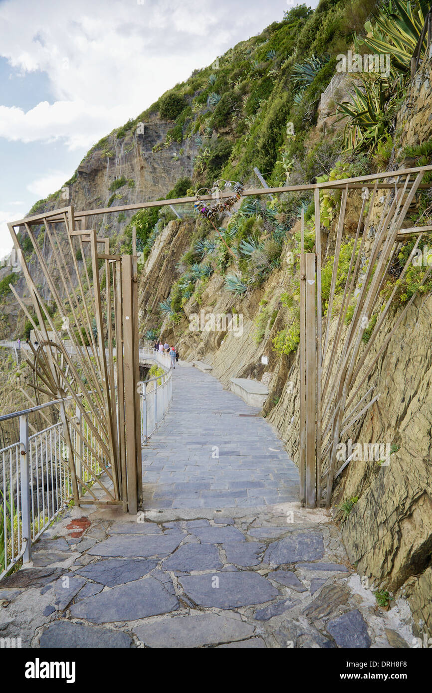 Via dell'Amore path and coastline, Riomaggiore, Cinque Terre, La Spezia ...