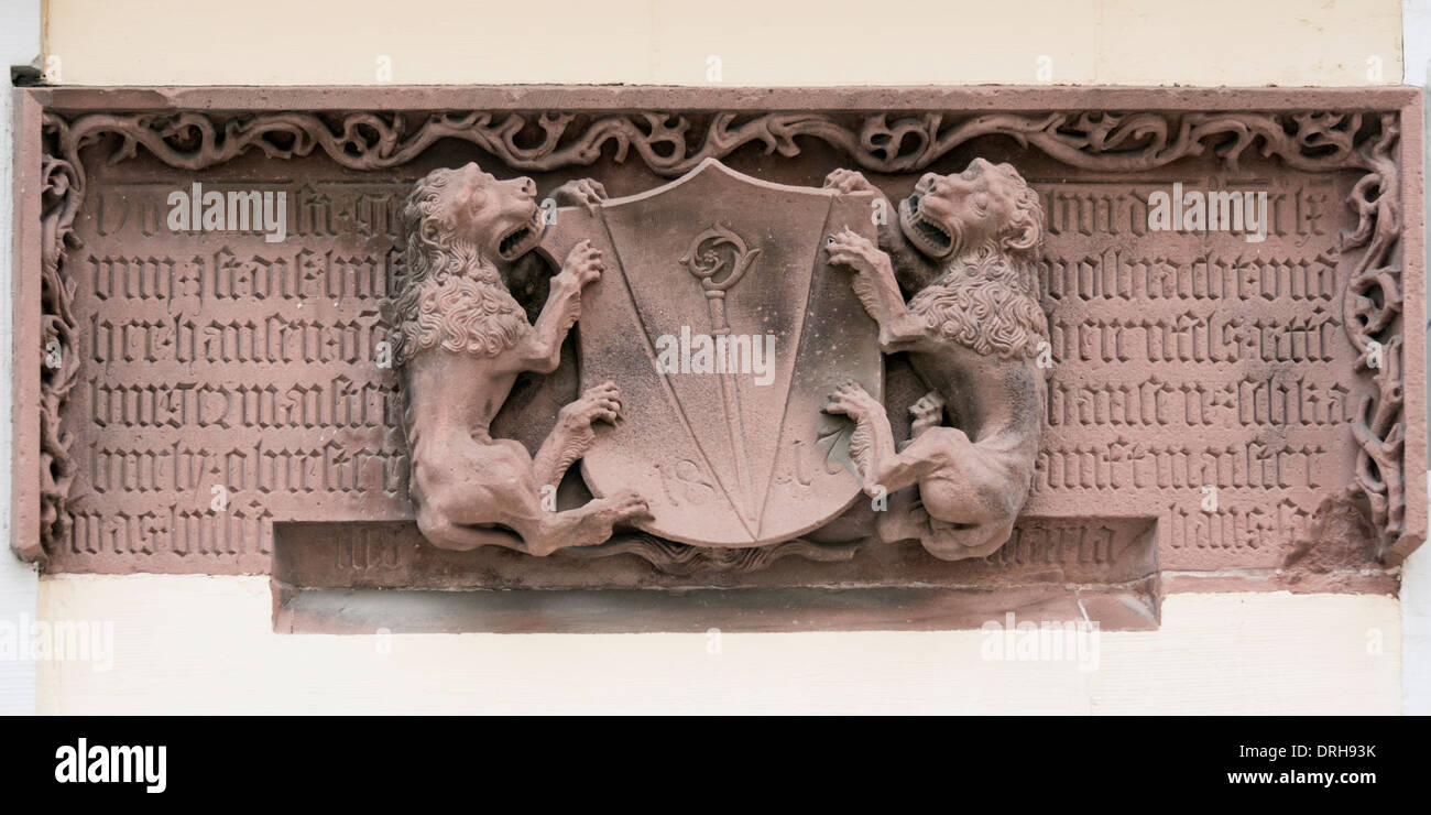 Two stone lions holding shield hi-res stock photography and images - Alamy