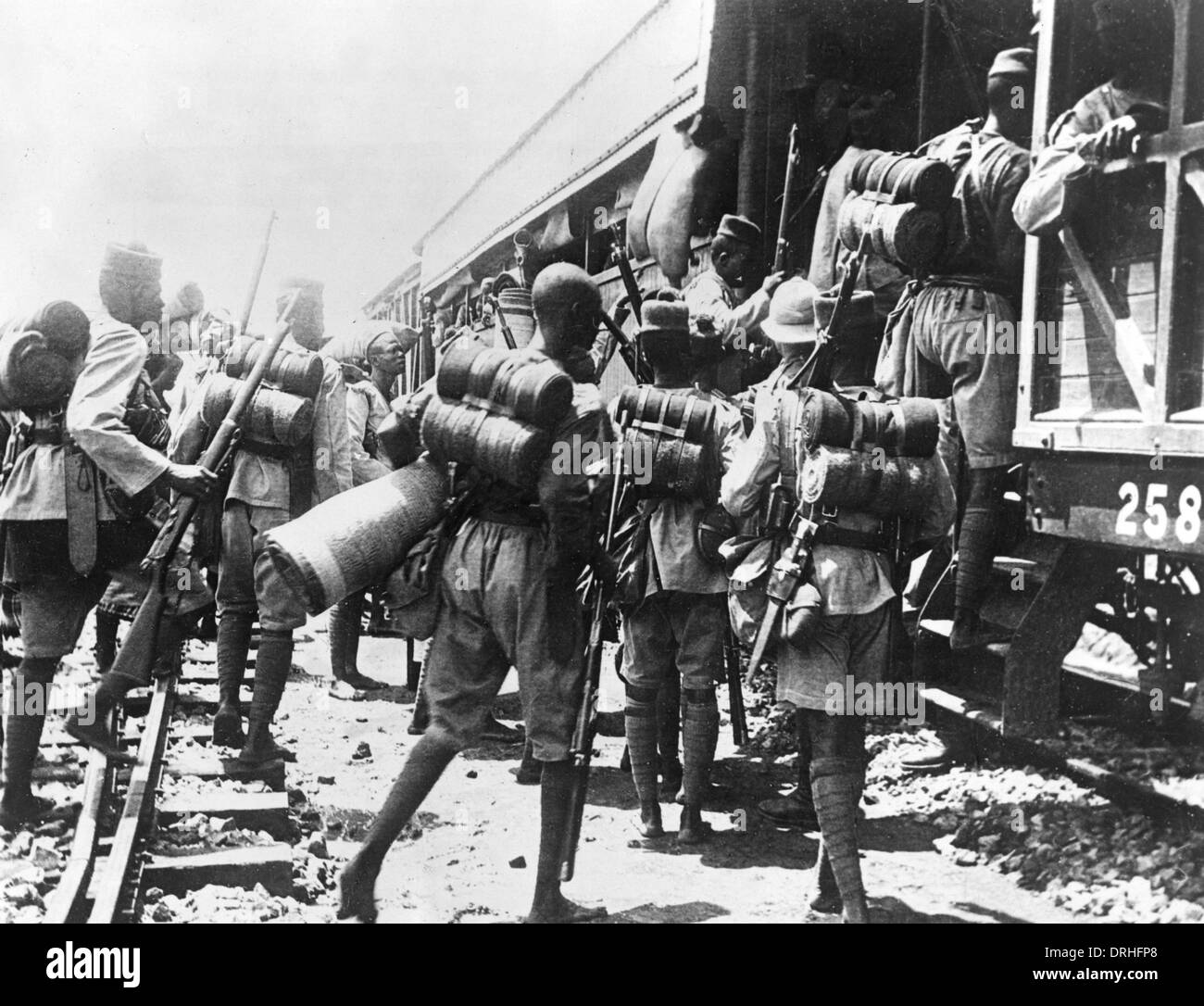 Ww1 soldiers british train hi-res stock photography and images - Alamy