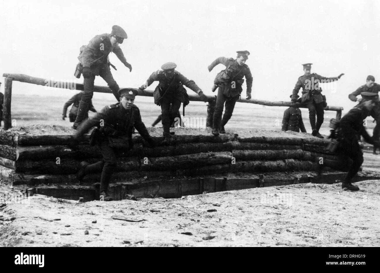 Soldiers climbing training hi-res stock photography and images - Alamy