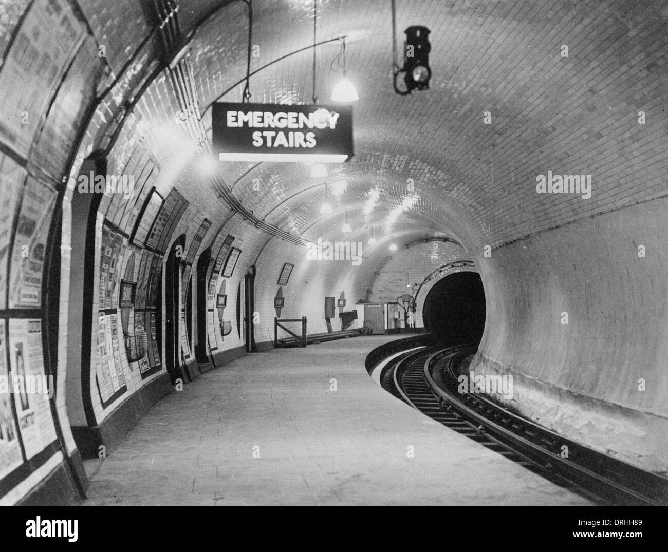 London underground 1930s hi-res stock photography and images - Alamy
