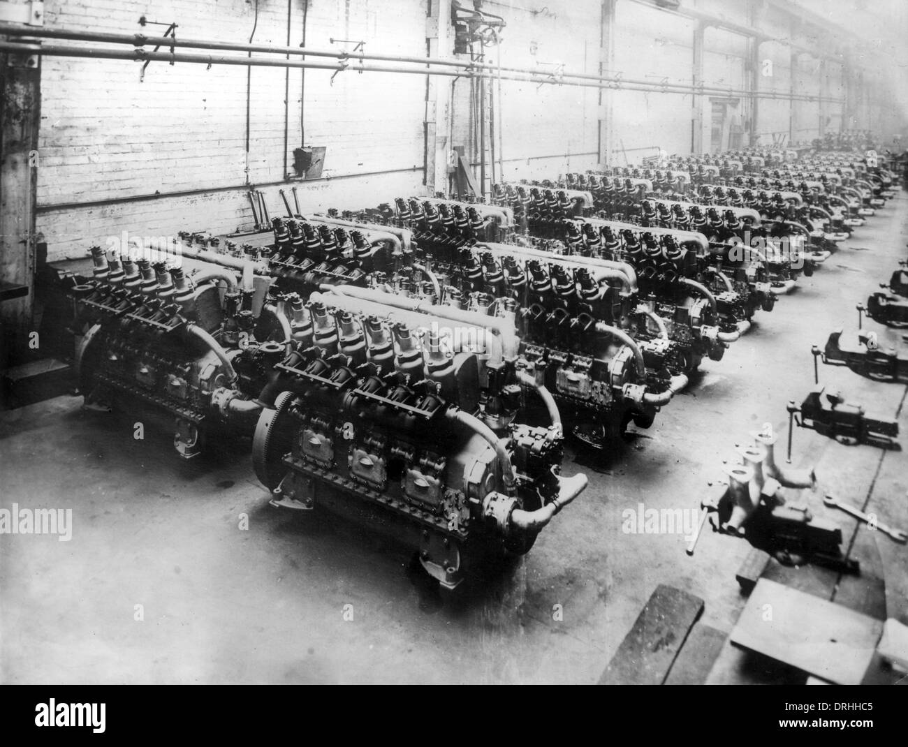 Ricardo tank engines in a workshop, WW1 Stock Photo - Alamy