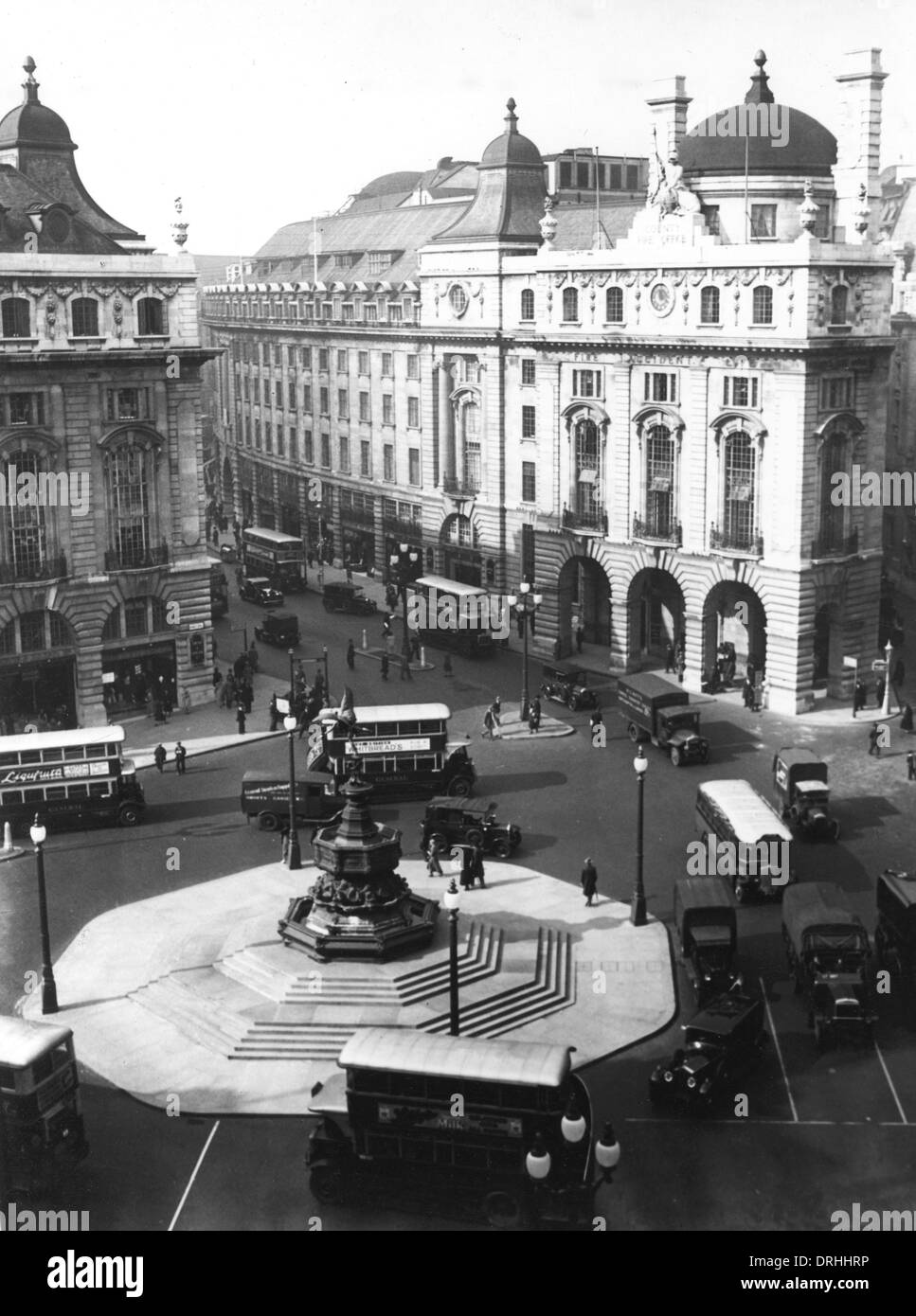 Piccadilly circus roundabout in london hi-res stock photography and ...