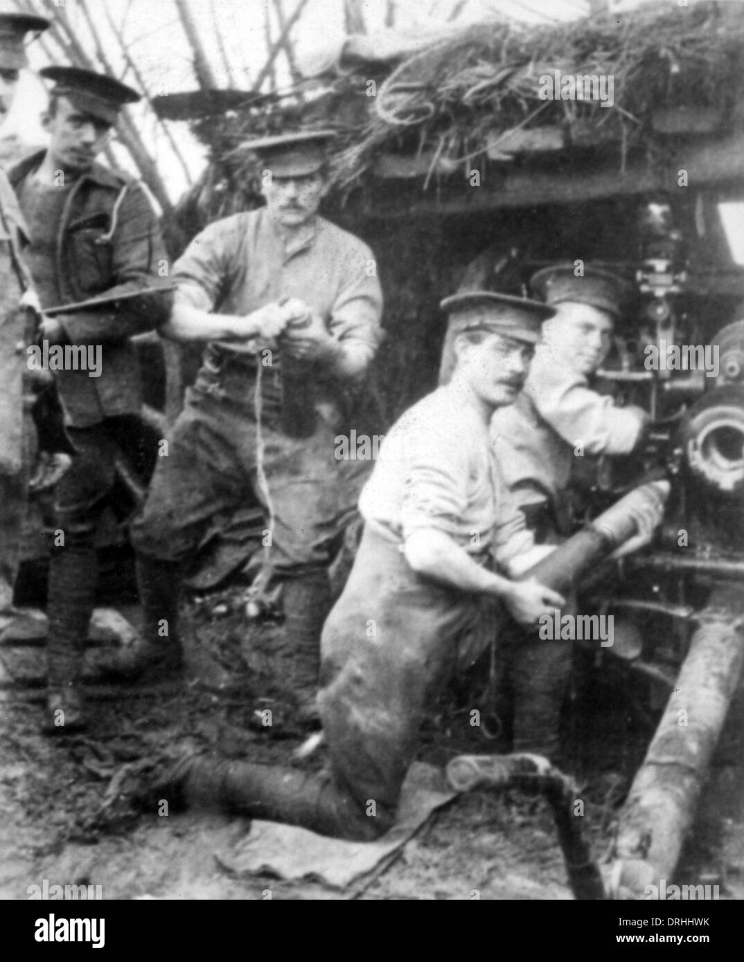 British gunners loading a shell, Western Front, WW1 Stock Photo - Alamy