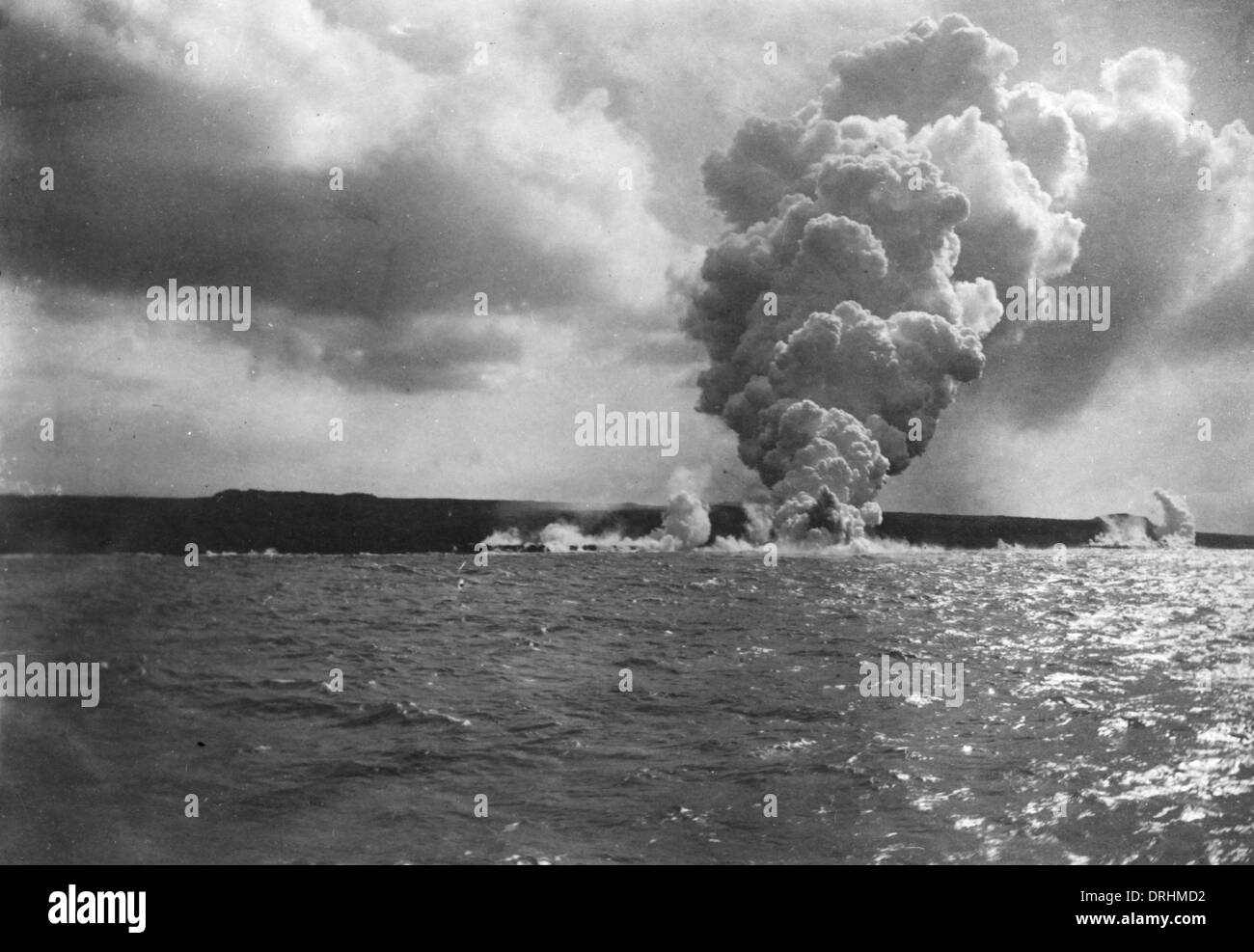 Sea battle in progress, WW1 Stock Photo - Alamy