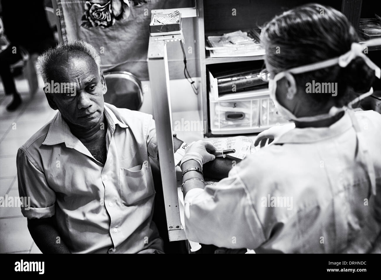 Giving blood hi-res stock photography and images - Alamy