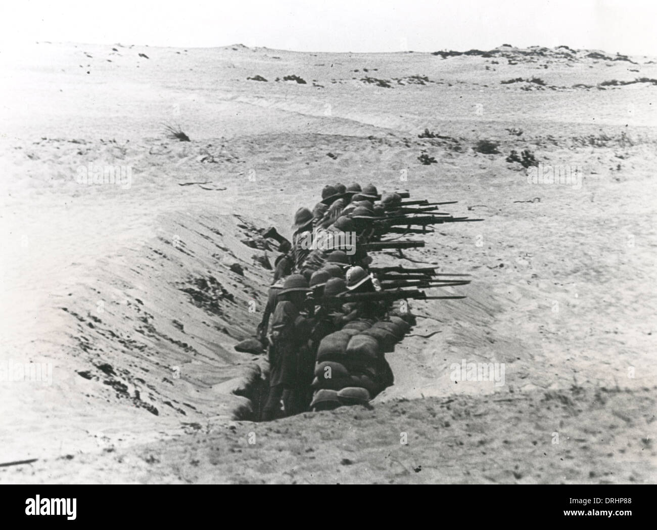 Men bayonets trenches hi-res stock photography and images - Alamy