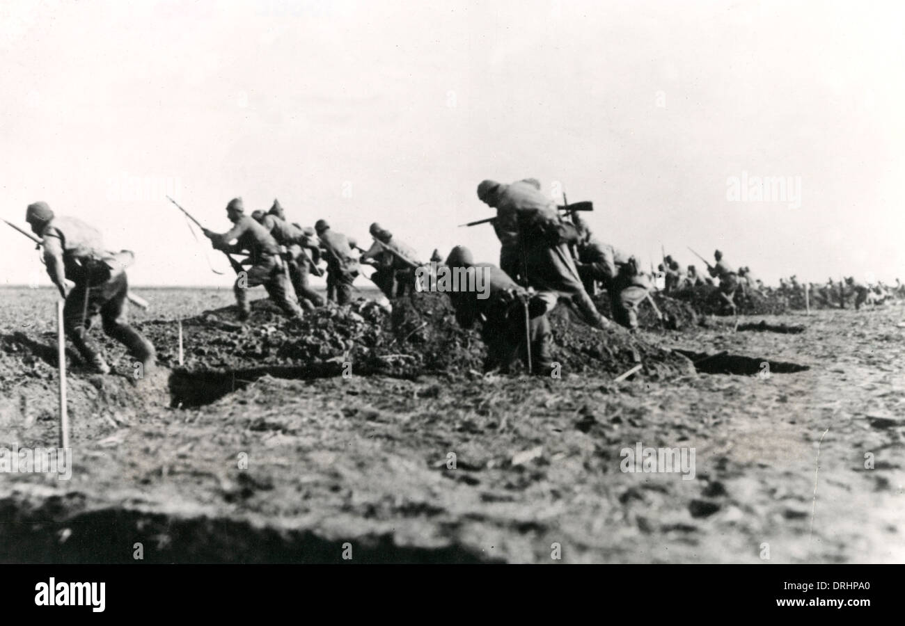 Turkish troops emerging from trenches, Palestine, WW1 Stock Photo - Alamy
