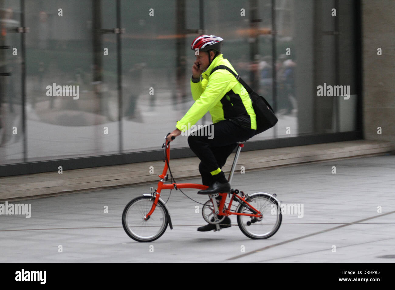 Broadcasting house london bicycle hi-res stock photography and images ...