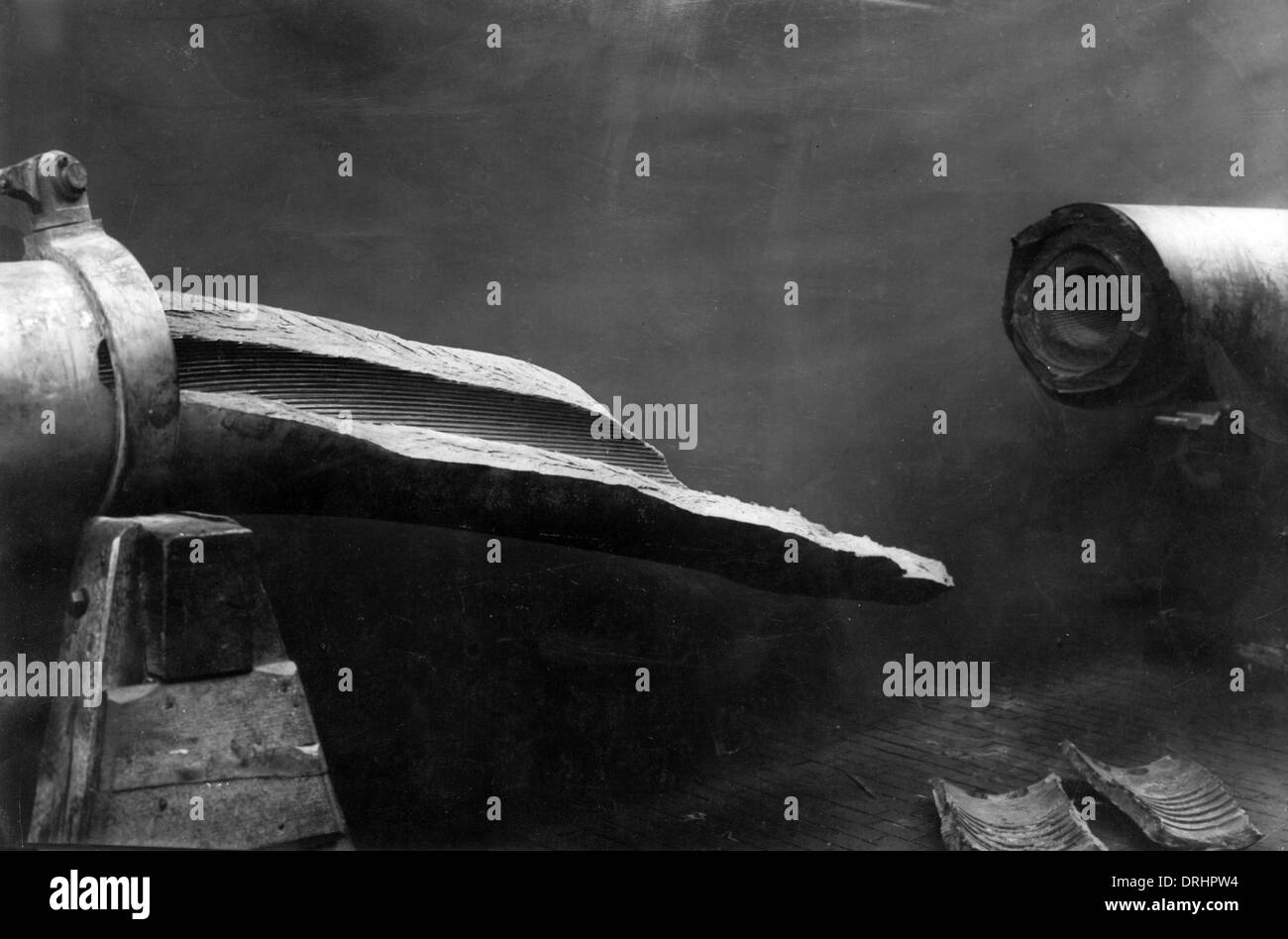 Fractured barrel of German Paris Gun, WW1 Stock Photo - Alamy