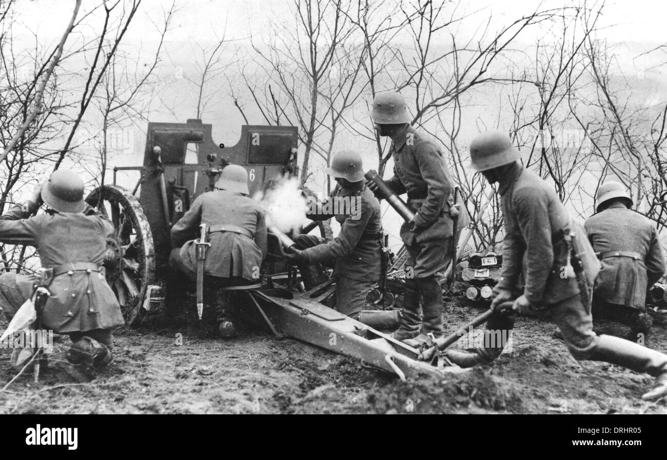 German gunners field gun ww1 Black and White Stock Photos & Images - Alamy