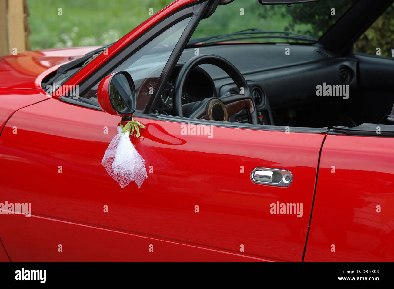 Red wedding car Stock Photo - Alamy