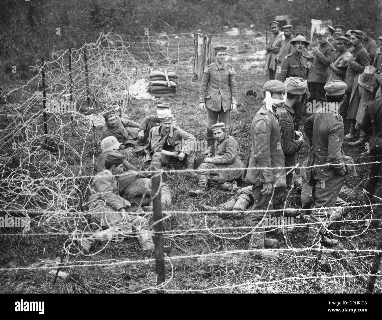 Northern france soldiers wounded 1916 ww1 Black and White Stock Photos ...
