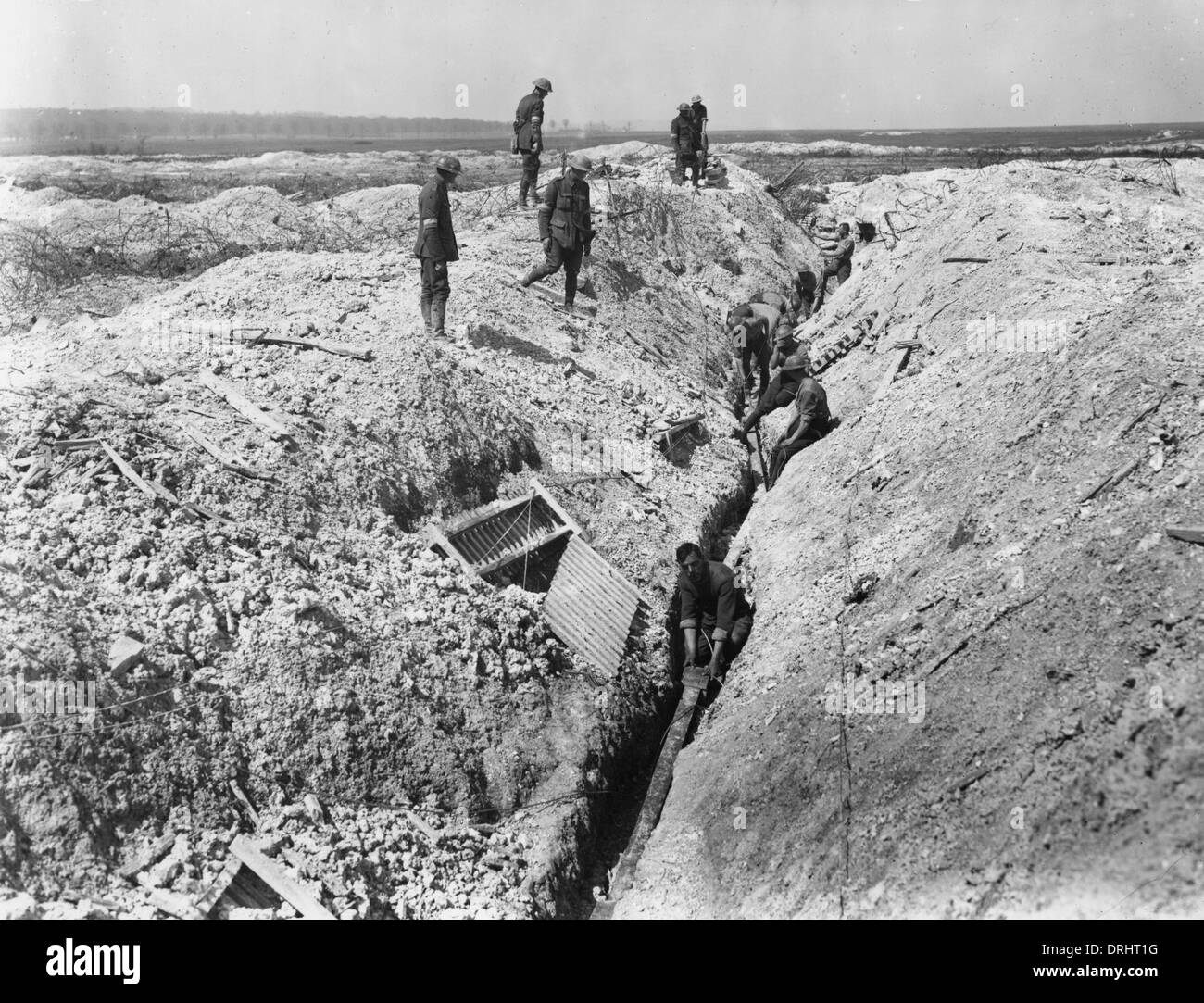 British Signal Corps laying subterranean cable, WW1 Stock Photo - Alamy