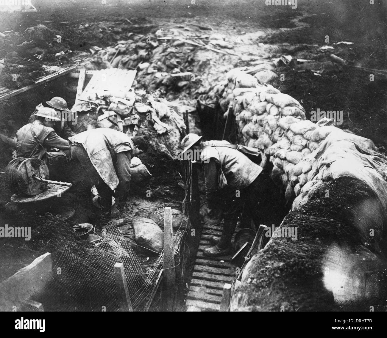 Australian Signals laying telephone cable, France, WW1 Stock Photo - Alamy