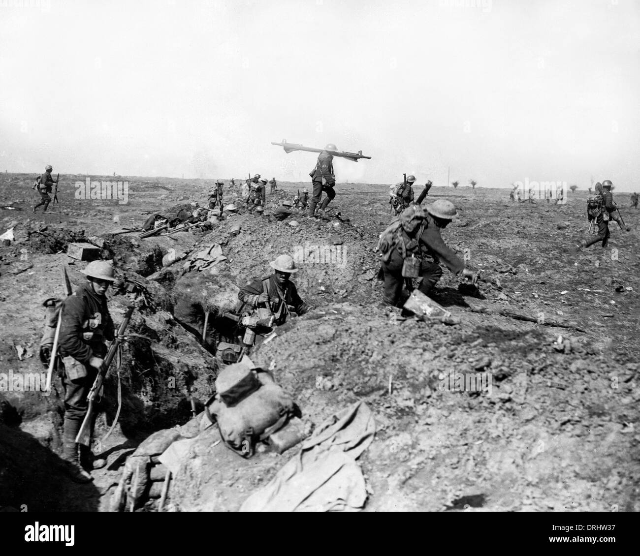 First world war british soldiers trenches western front wwi troops hi ...
