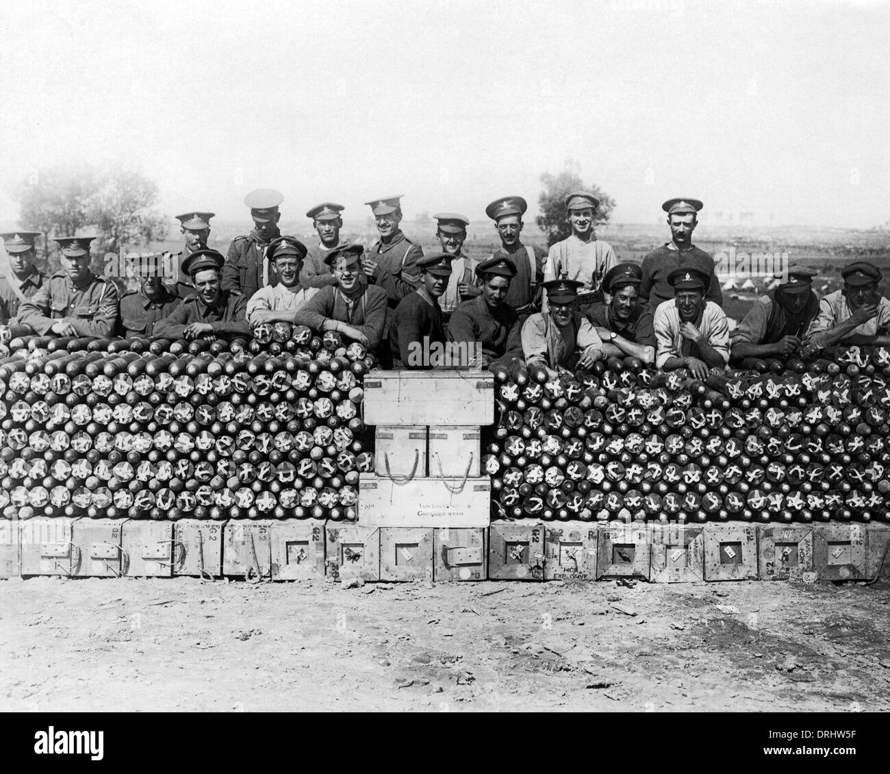 British soldiers with shells, Western Front, WW1 Stock Photo - Alamy